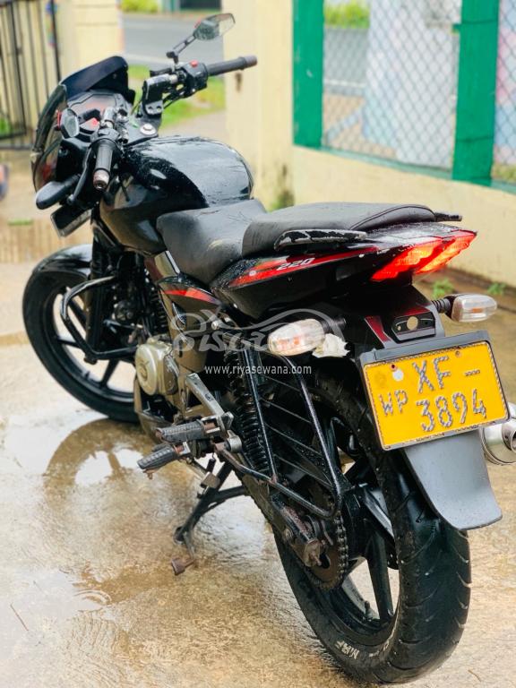 Bajaj Pulsar 220 Used 2011 Negotiable Sri Lanka