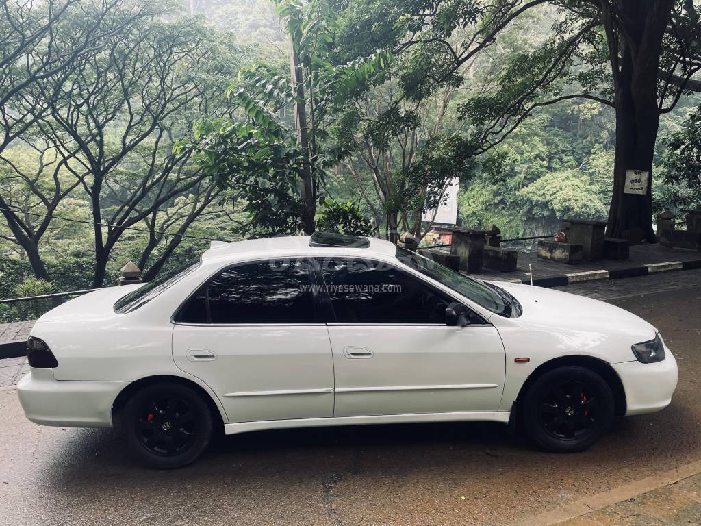 Honda Accord CF9 Used 2001 Petrol Rs. 3895000 Sri Lanka