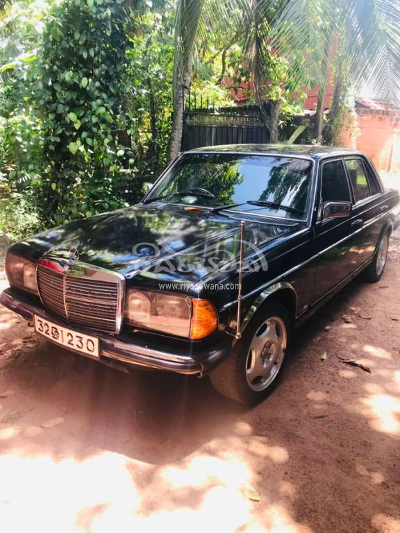 Mercedes-Benz W123 Used 1977 Diesel Rs. 22 Sri Lanka