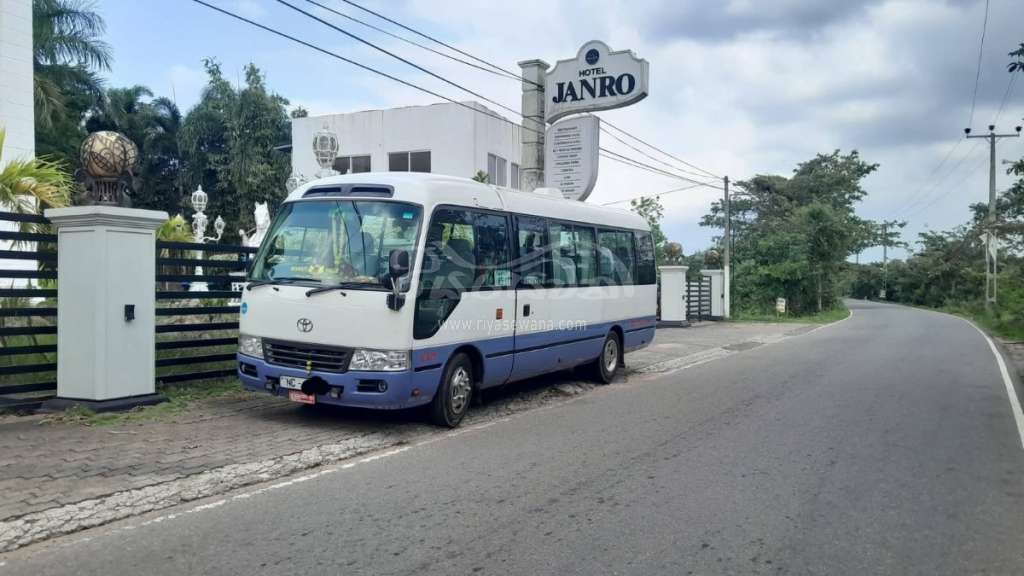 Toyota Coaster Used 2015 Diesel Negotiable Sri Lanka
