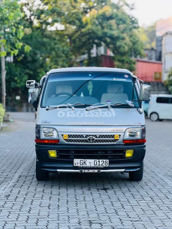 Toyota Dolphin Used 1995 Diesel Negotiable Sri Lanka